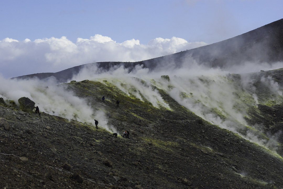 L'ascension du cratère de Vulcano dans les îles Eoliennes - Voyager en ...
