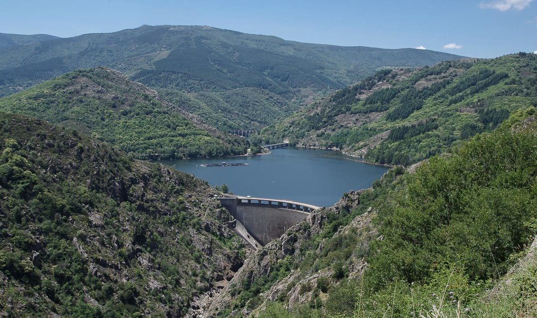 Que faire dans les Cévennes autour du Lac de Villefort ? - Voyager en ...